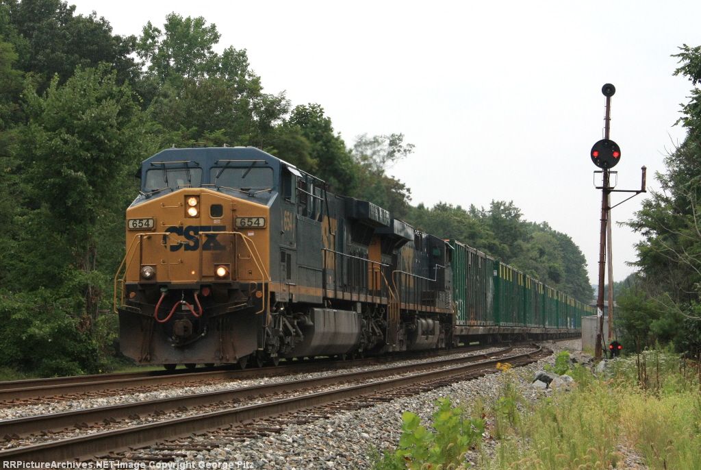 CSX train Q703